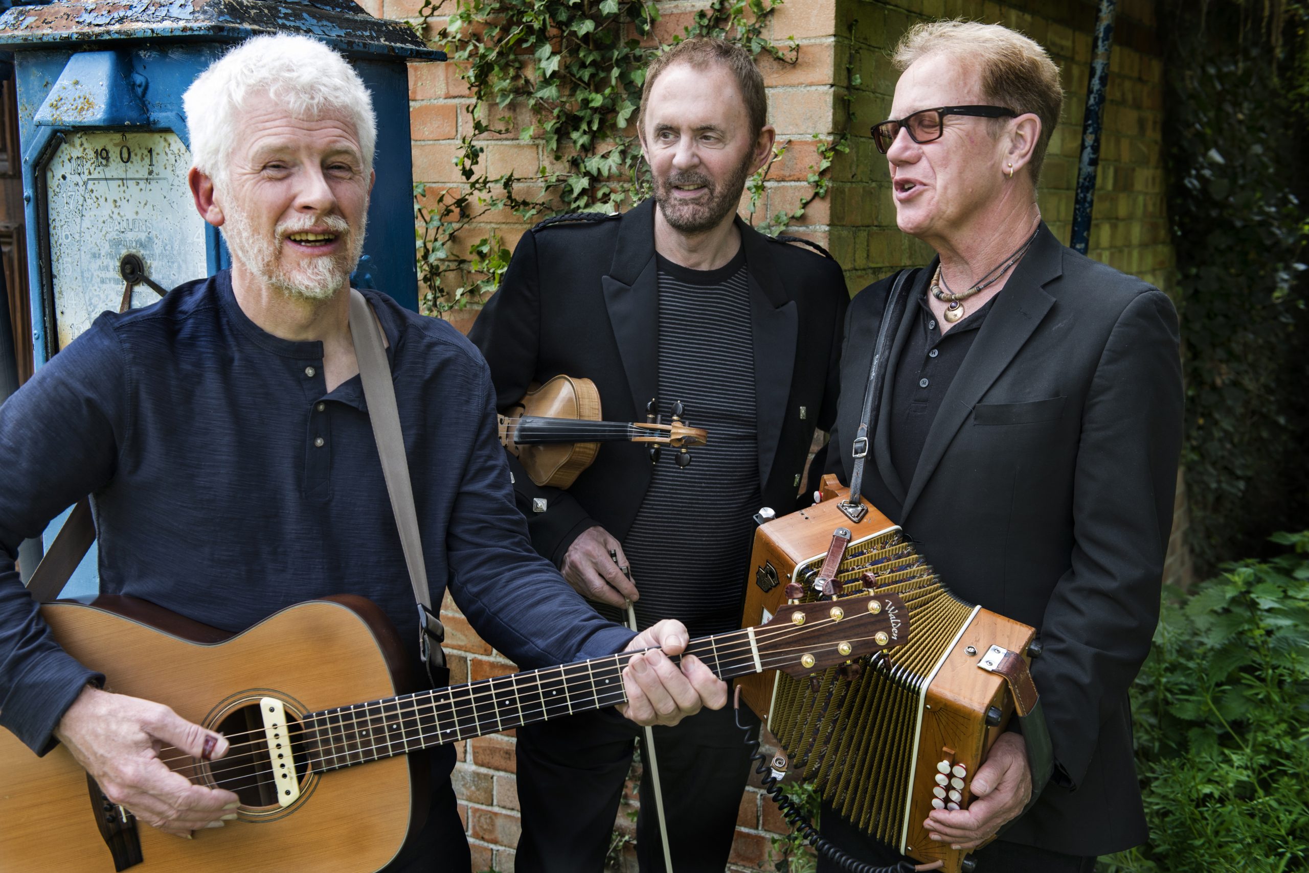 Oysterband Announce Three-Piece Acoustic UK Tour This Spring - Band on ...